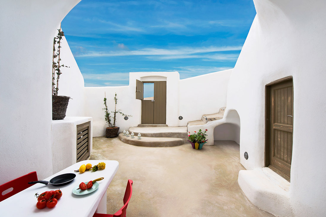 Santorini’s Small Architect’s House Is Sweet, Stylish, and Gloriously ...