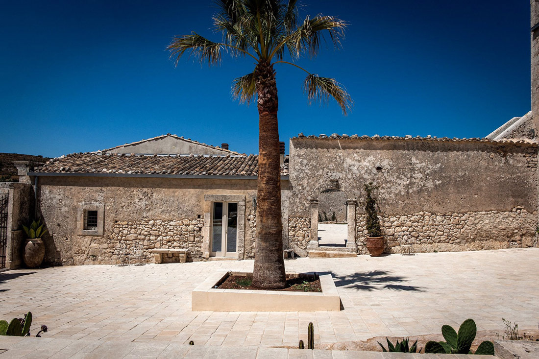 This Reimagined Sicilian Masseria Envelops Guests in Ancient ...