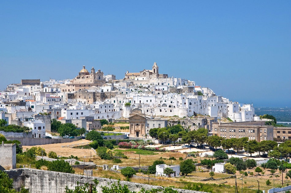 5 Dazzling White Towns in Europe